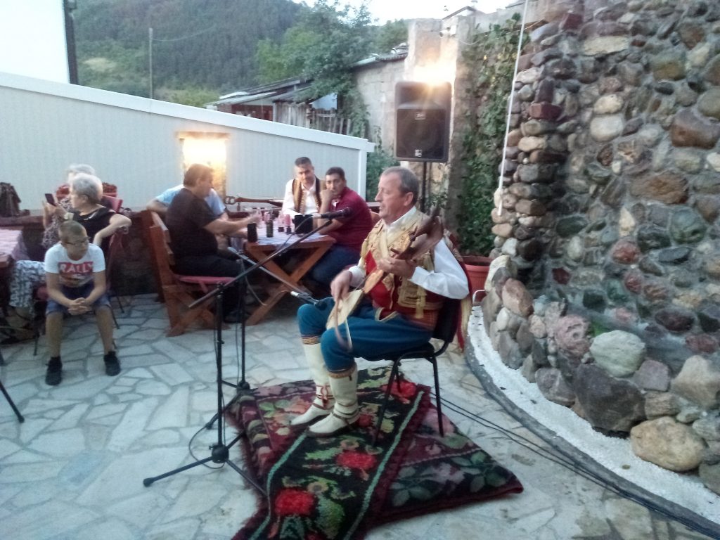 Guslari iz Foče, Podgorice, Plužina i Žabljaka održali koncert u ...